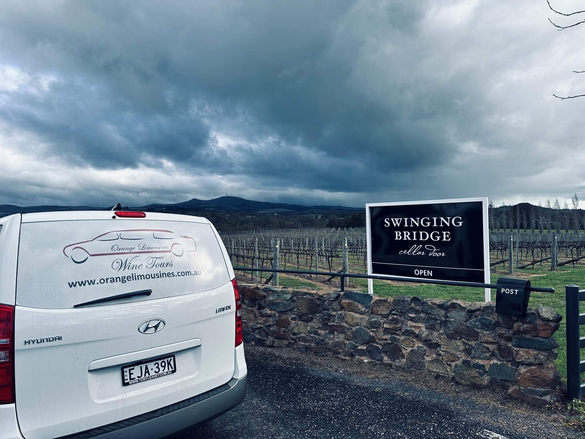 iMax Van | Orange Limousines